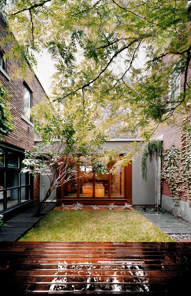 La maison en U située à Montréal est tout simplement magnifique avec sa ...
