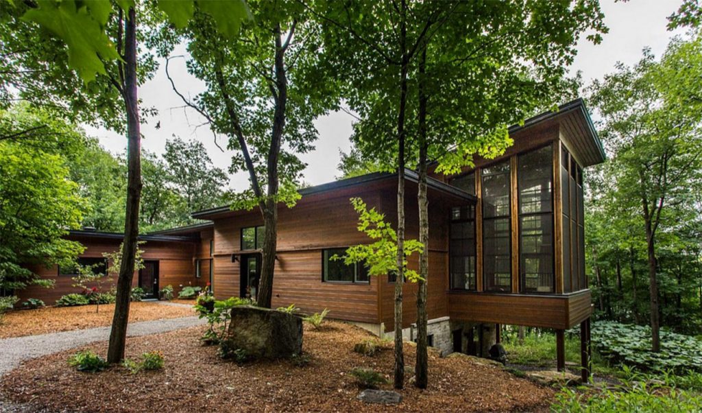 Demeure enchantée à vendre dans cette forêt de Lanaudière - Joli Joli ...