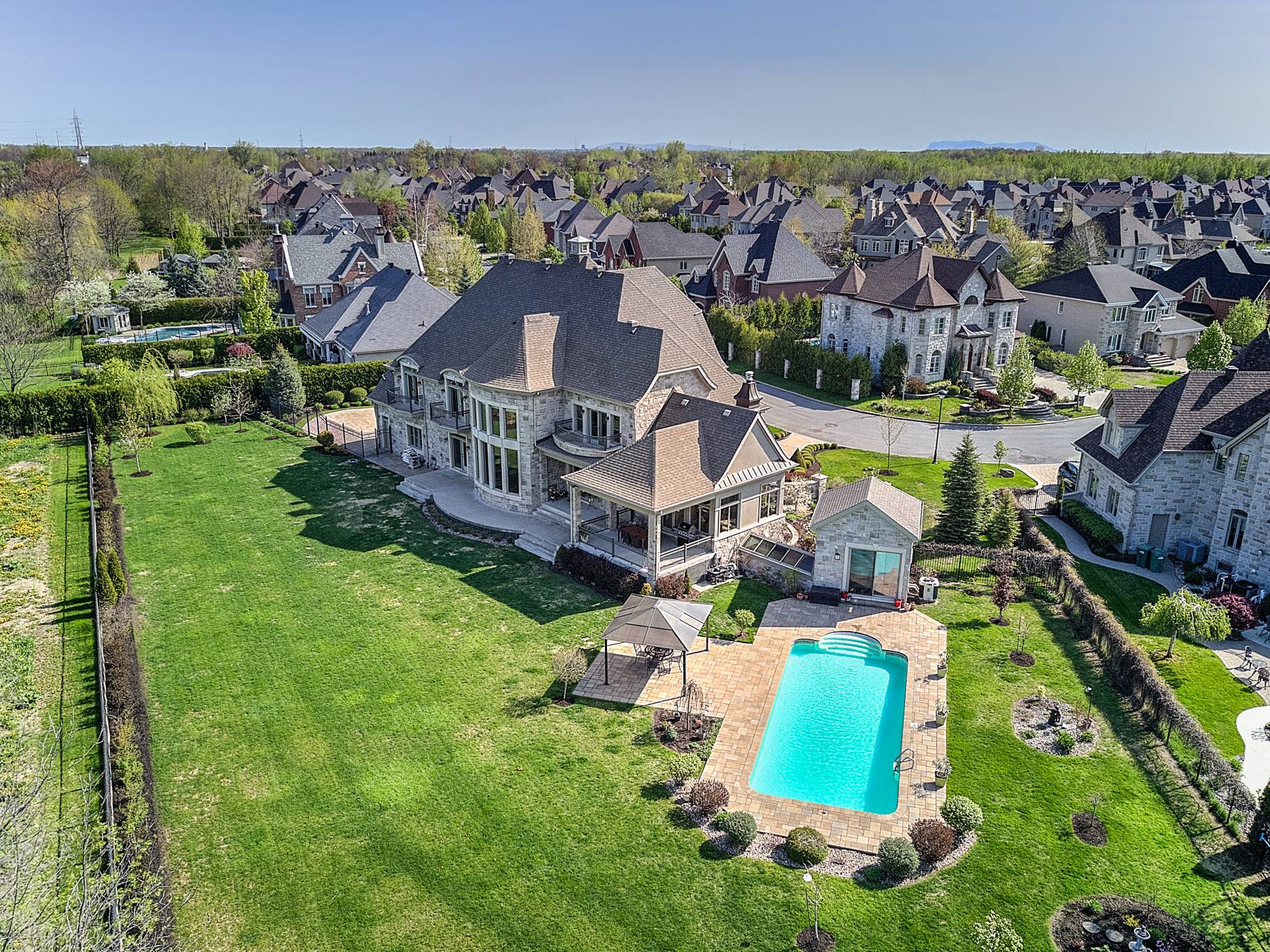 L'une des maisons les plus prestigieuses de la ville de Candiac est ...