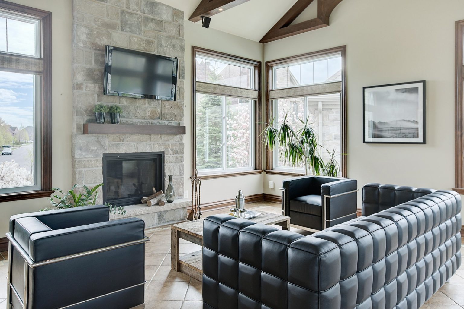 L'une des maisons les plus prestigieuses de la ville de Candiac est ...