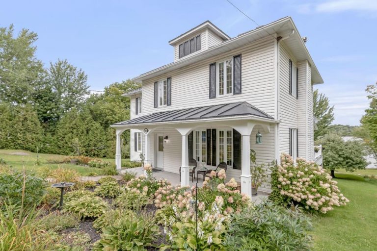 Charmante maison en vente dans le petit village de Pointe-Fortune en ...
