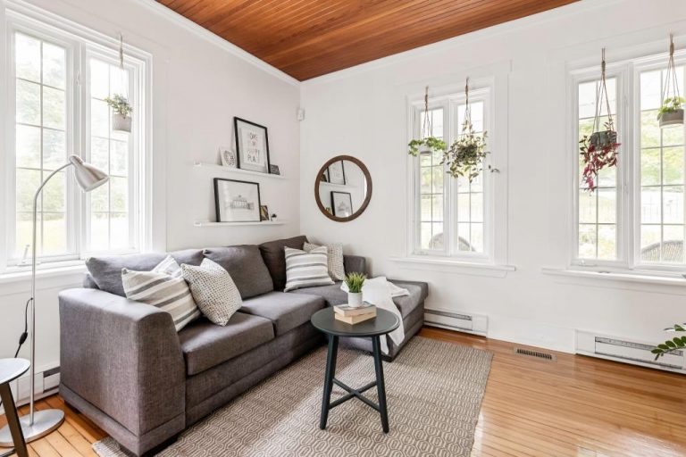 Charmante maison en vente dans le petit village de Pointe-Fortune en ...