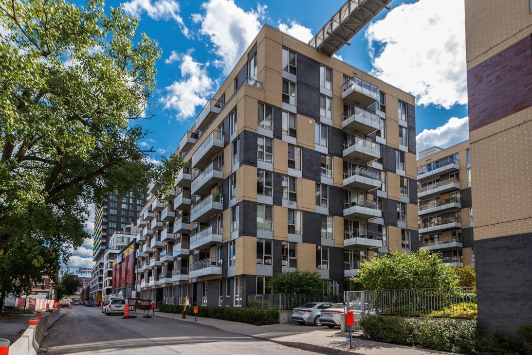 Superbe condo du quartier Griffintown à Montréal offrant une multitude ...