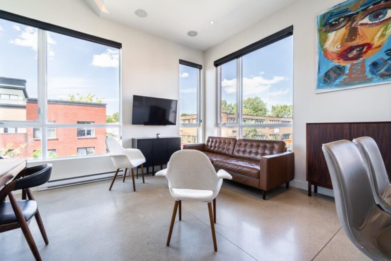 Irrésistible condo sur 3 niveaux avec mezzanine et terrasse sur le toit ...