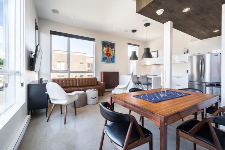 Irrésistible condo sur 3 niveaux avec mezzanine et terrasse sur le toit ...