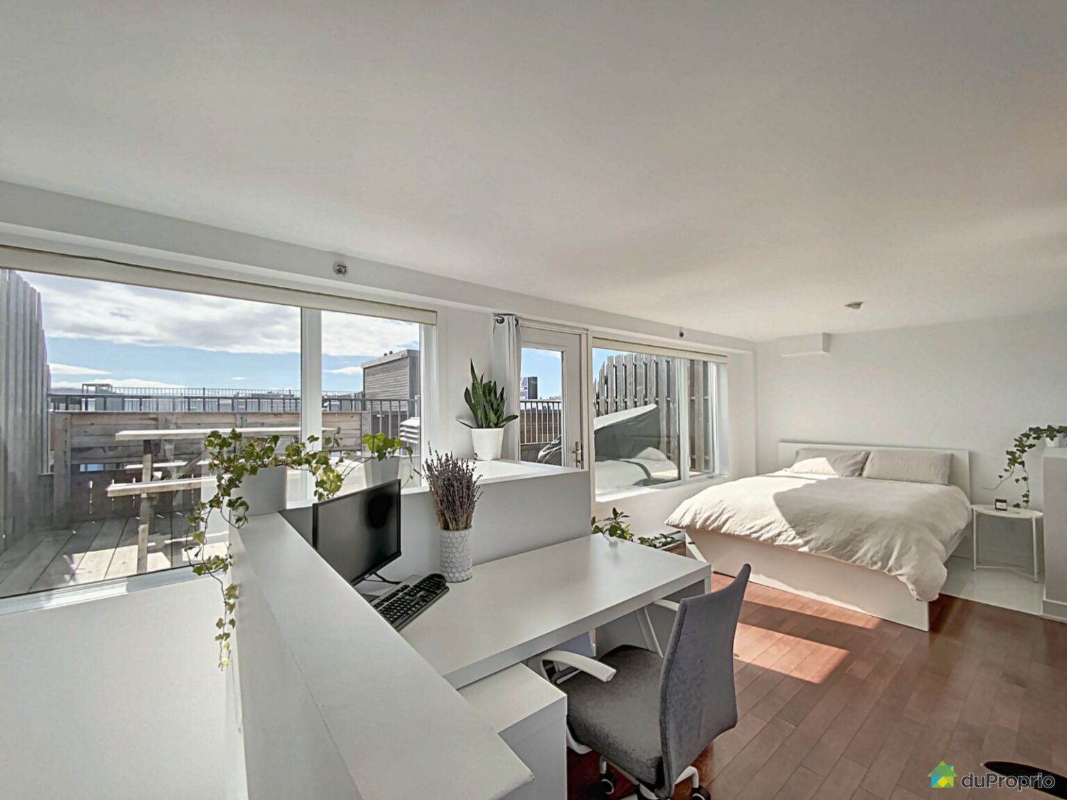 Élégant condo sur 2 étages dans le quartier Plateau-Mont-Royal à ...