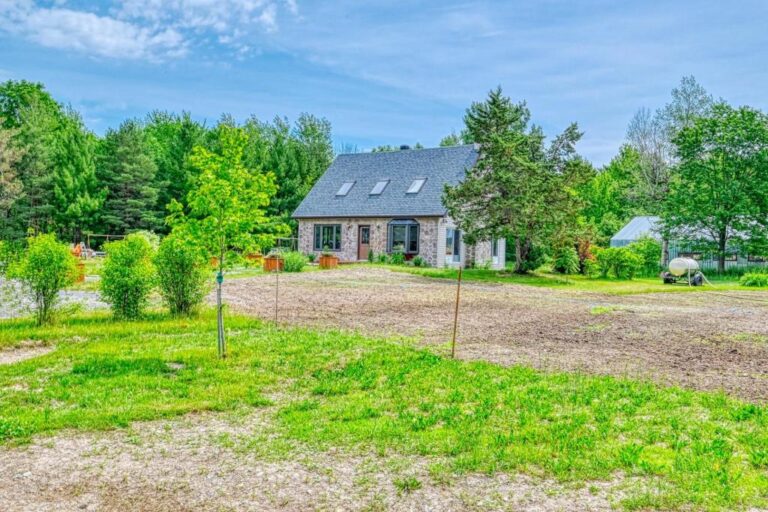 Fermette de 5 acres très bien aménagée à Mont-Saint-Grégoire en ...