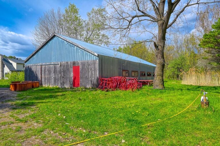 Fermette de 5 acres très bien aménagée à Mont-Saint-Grégoire en ...
