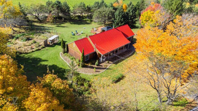 Coup de coeur pour cette ravissante maison pleine de charme à Prévost ...
