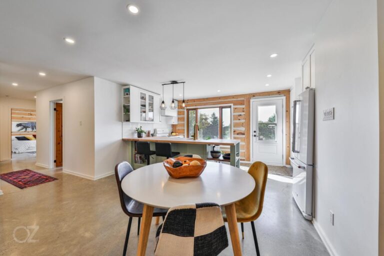 Coup de coeur pour cette ravissante maison pleine de charme à Prévost ...