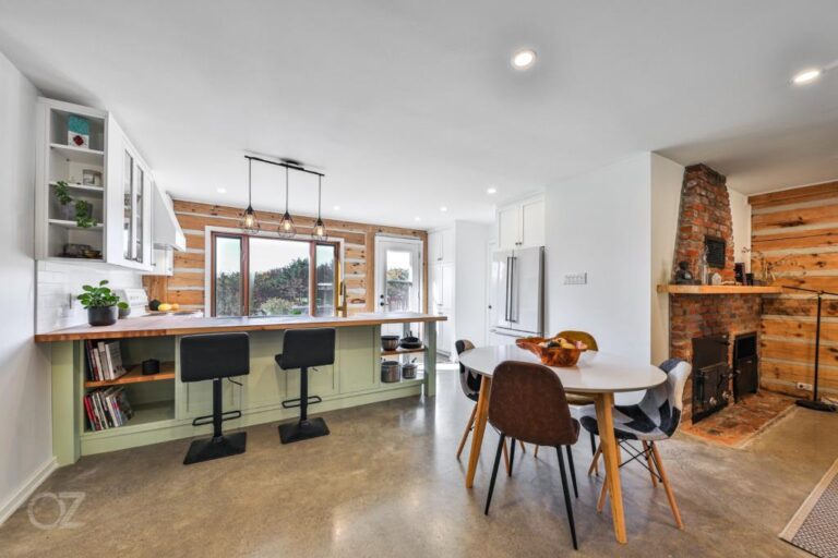 Coup de coeur pour cette ravissante maison pleine de charme à Prévost ...