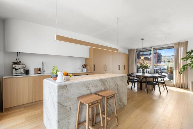 Ravissant condo sur 3 niveaux dans le Mile-End à Montréal - Joli Joli ...