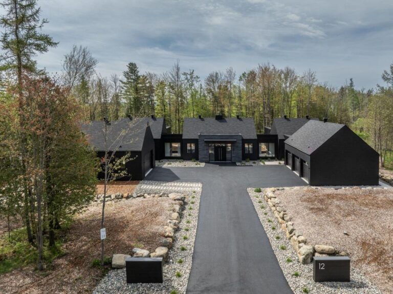 Impressionnante maison dans la ville de Magog dans les Cantons-de-l'Est