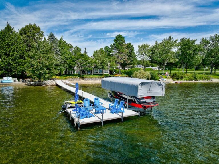 Splendide maison au bord de l’eau à Magog dans les Cantons-de-l’Est ...