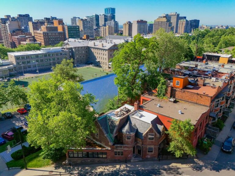 Impressionnante maison dans le quartier Ville-Marie à Montréal