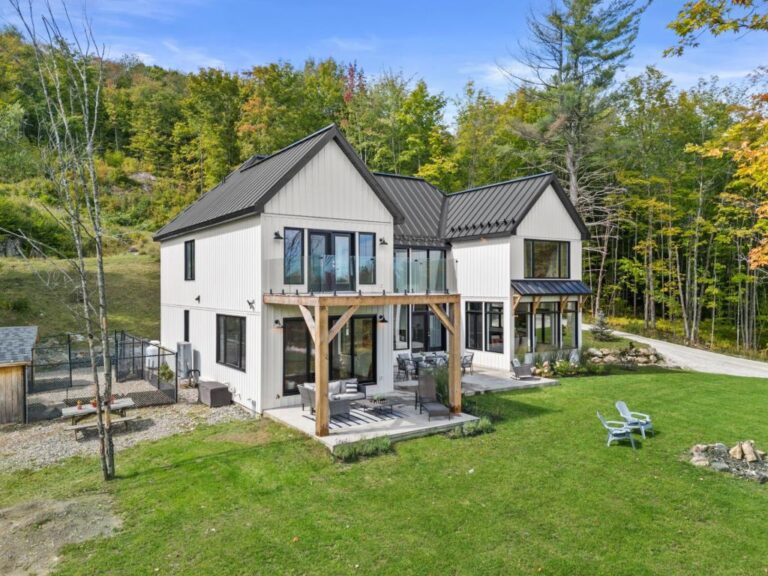 Superbe maison de style farmhouse à Austin en Estrie - Joli Joli Design