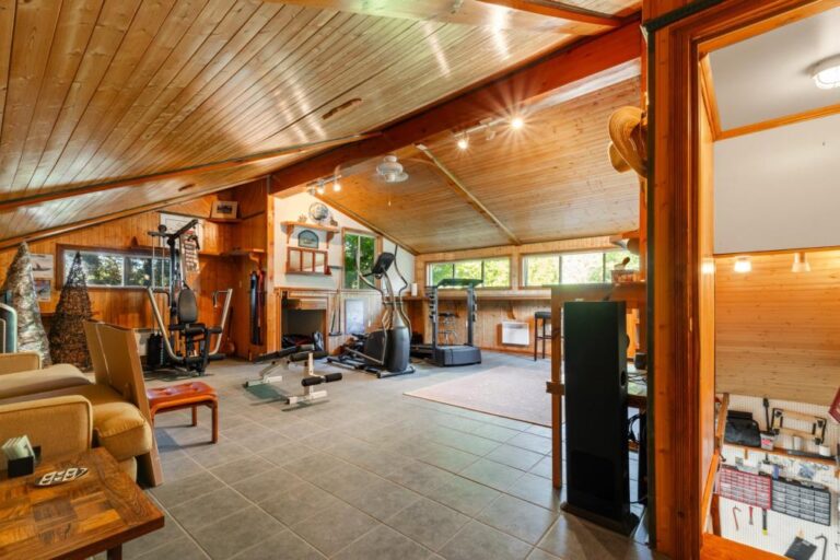 Deux chaleureuses maisons à St-Adolphe-d'Howard dans les Laurentides