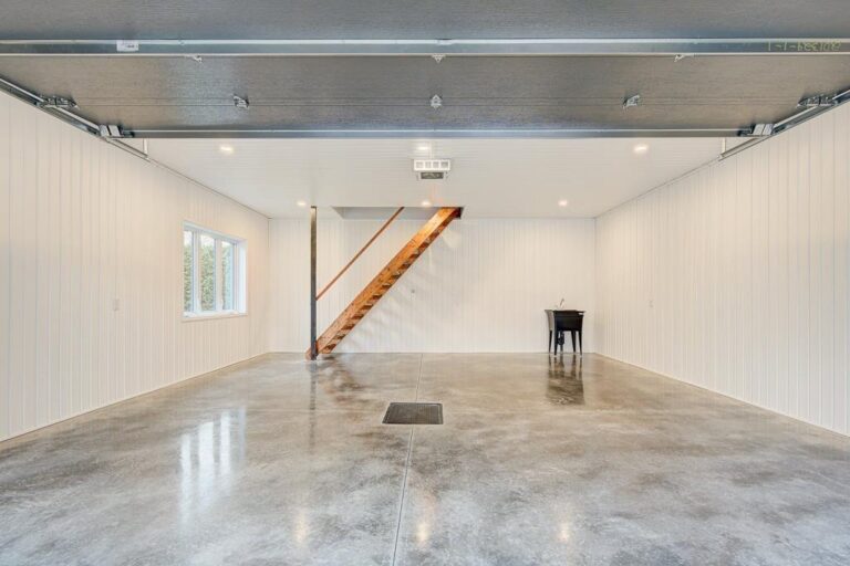 Propriété magnifiquement rénovée et agrandie à Saint-Lambert en ...